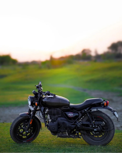 🔥Hunter Motorcycle in Stand With Nature Sky and Cool Background ...